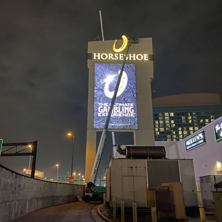 Illuminated vs. Non-Illuminated Signs: Which is Best for Your Business ...